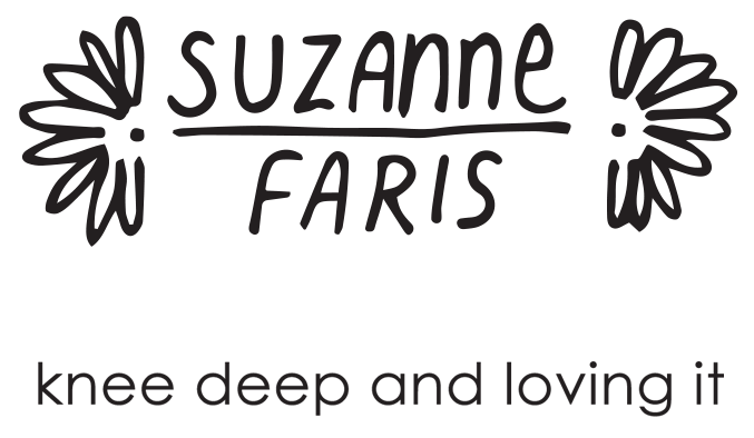 Logo-knee_deep_and_loving_it-v3 – Suzanne Faris Blog